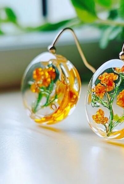 How To Make Resin Jewelry - Crafty DIY Artistry