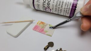 How To Seal Paper For Epoxy & UV Resin Crafts - Crafty DIY Artistry