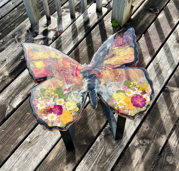10 Best Epoxy Resin Tables With Flowers - Crafty DIY Artistry