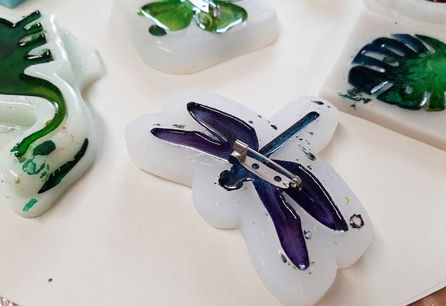 7 Surfaces Resin Will Not Stick To - Crafty DIY Artistry