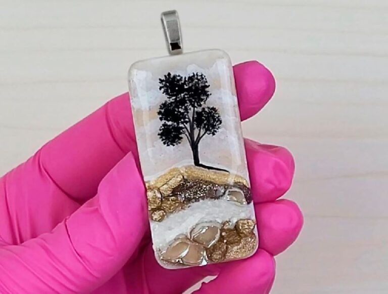 35 Resin Jewelry Ideas - Crafty DIY Artistry