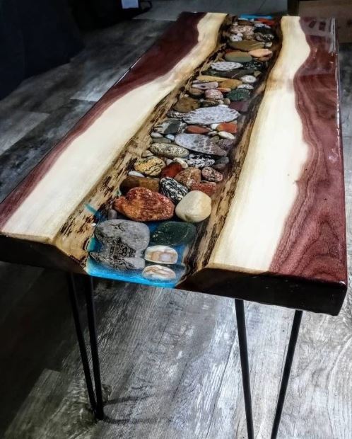 10 beautiful resin tables with rocks - Crafty DIY Artistry