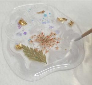 How To Use UV Resin Like A Pro - Crafty DIY Artistry