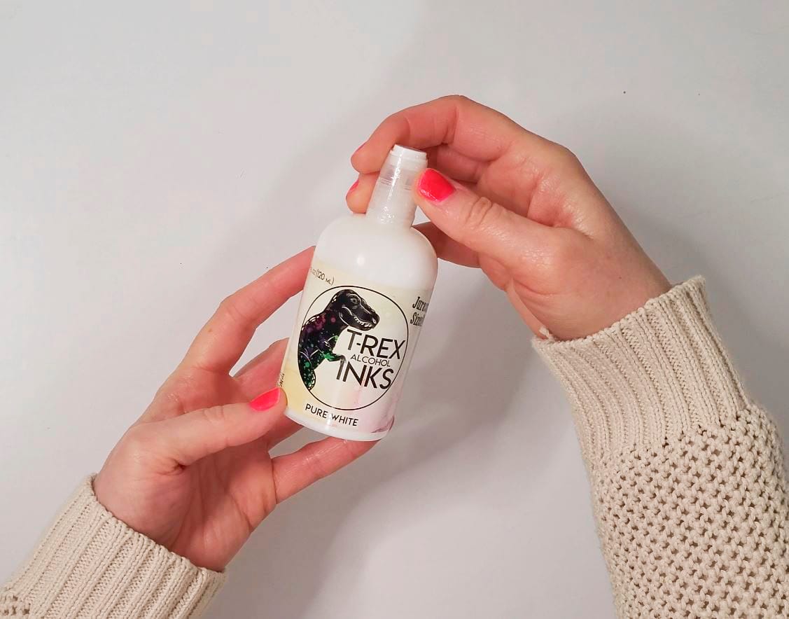 Resin Cure Times guide: How Long To Dry [2025] - Crafty DIY Artistry