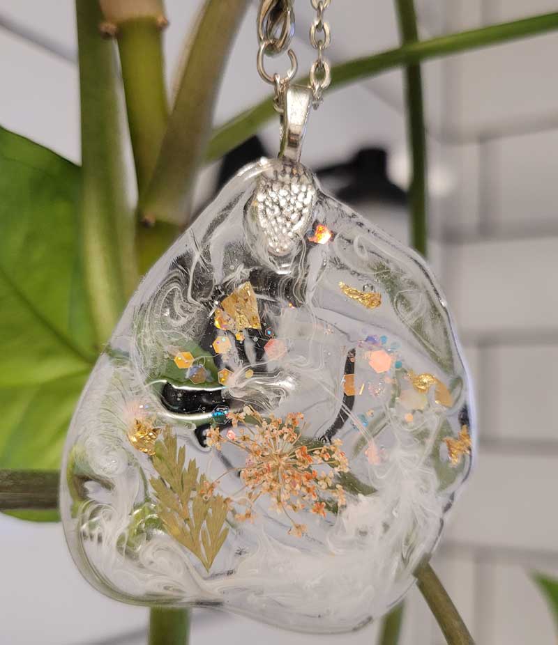 How to make A Resin Charm | Easy! For beginners - Crafty DIY Artistry